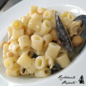 Papeete beach restaurant bar (Via Regina Elena No:21, Ladispoli), restoran  Ladispoli'den