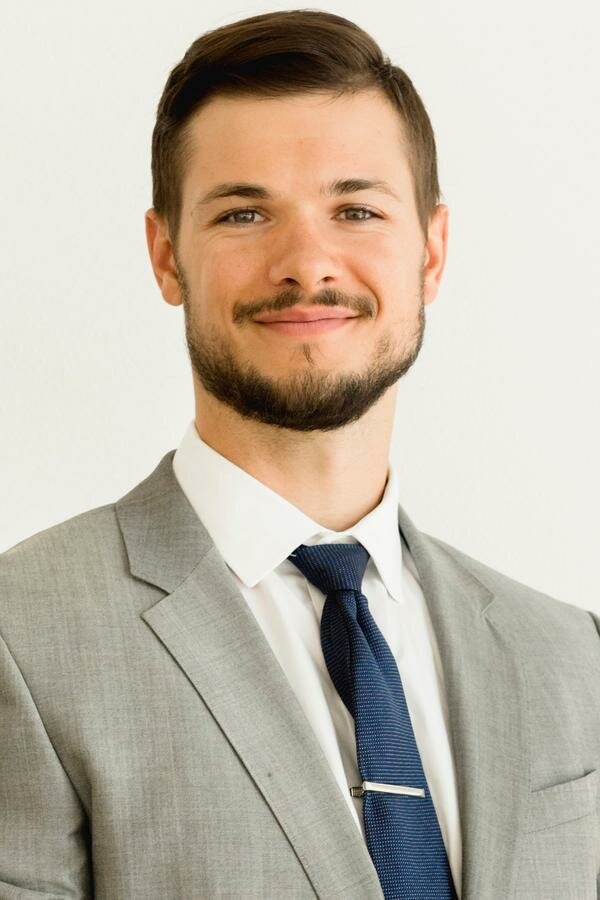 Yatırım fonu firmaları Edward Jones - Financial Advisor: Austin Ouderkirk, Aams™, Bend, foto