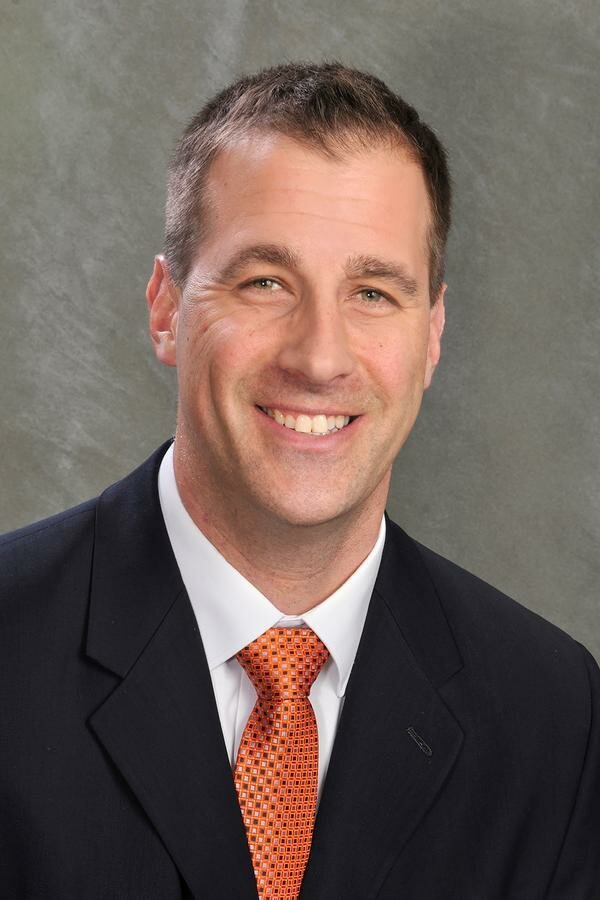 Yatırım fonu firmaları Edward Jones - Financial Advisor: Ryan Kessler, Michigan Eyaleti, foto