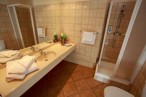 Hotel Irisa (Bucharest, Bucharest Sector 1, Bulevardul Banul Manta, 24), otel  Bükreş'ten