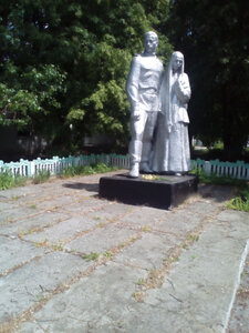 Обелиск односельчанам, погибшим в годы ВОВ (Bryansk Region, Zlynkovskiy rayon, Shcherbinichskoye selskoye poseleniye, selo Malyye Shcherbinichi), anıt, heykel  Brianskaya oblastından