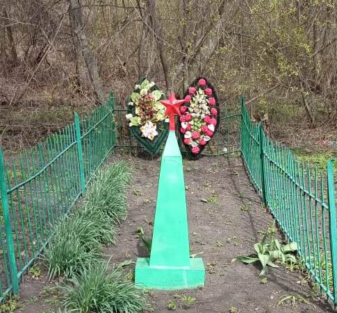Anıt, heykel Братское захоронение советских воинов, Orlovskaya oblastı, foto