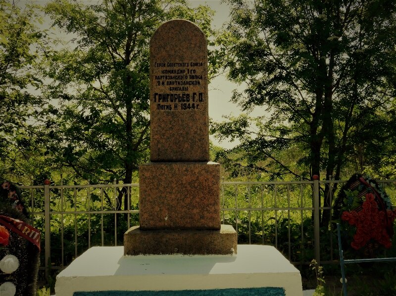 Anıt, heykel Именной обелиск Герою Советского Союза Григорьеву Г.П., Novgorodskaya oblastı, foto