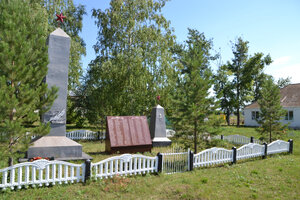 Защитникам Отечества, погибшим в Великой Отечественной войне, 1941-1945 гг. (Orenburg Region, Sharlykskiy rayon, Paradeyevskiy selsovet, selo Paradeyevo), anıt, heykel  Orenburgskaya oblastından