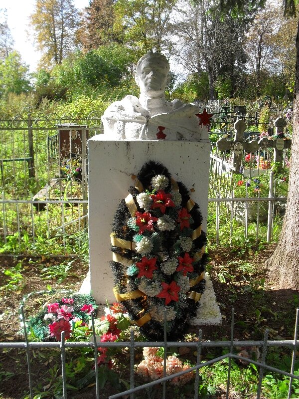 Anıt, heykel Братская могила советских воинов, Novgorodskaya oblastı, foto