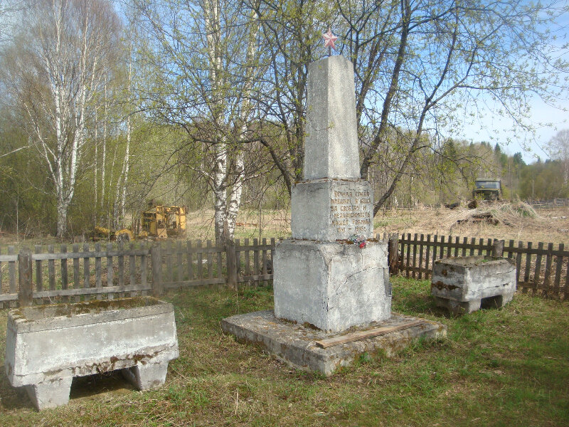 Anıt, heykel Воину-освободителю, Kirovskaya oblastı, foto