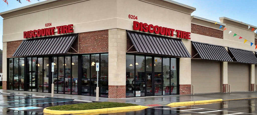 Jant ve lastikçiler Discount Tire, Suffolk, foto