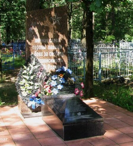 Anıt, heykel Братская могила, Gomelskaya oblastı, foto