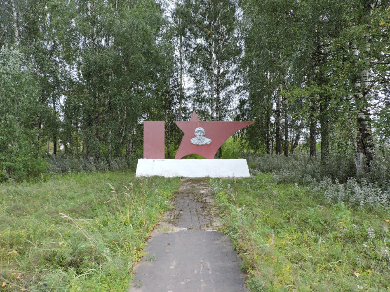 Anıt, heykel Воинам, Ustugna, foto