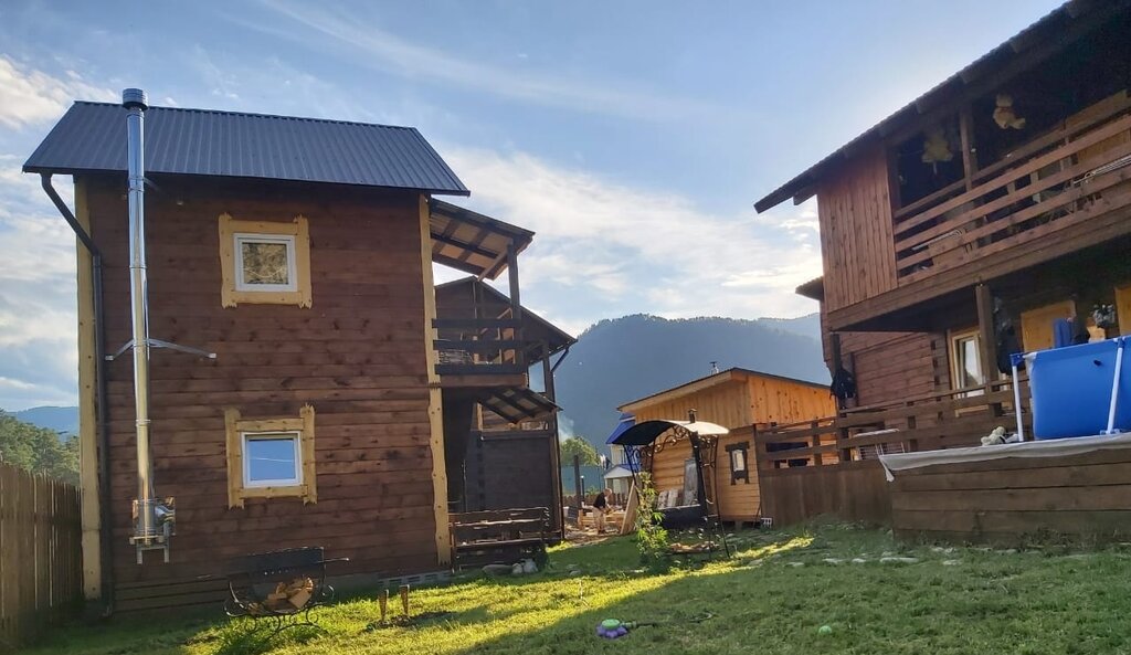 Resort oteller, tesisler Usad'ba u gory, Altay Cumhuriyeti, foto