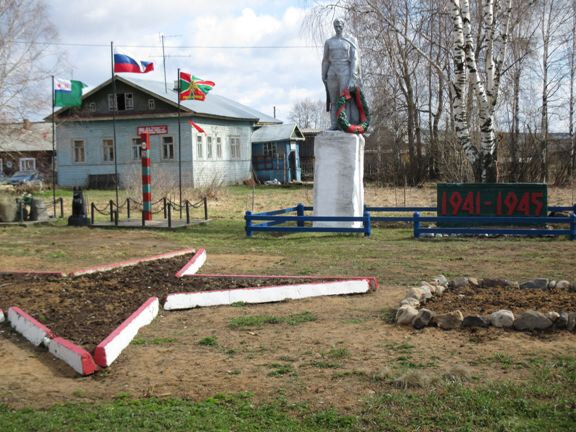 Anıt, heykel Воинам Великой Отечественной войны 1941-1945 гг., Kirovskaya oblastı, foto