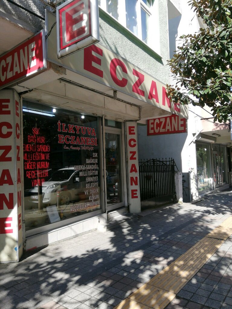 Eczaneler İlkyuva Eczanesi, İstanbul, foto