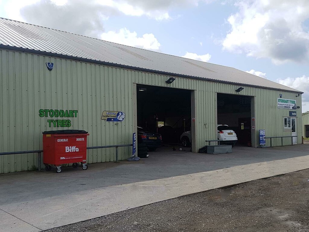 Otomobil ekspertizi Stoddart Tyres Crymych - Team Protyre, Galler, foto