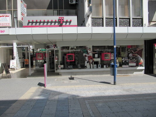 Cep telefonu ve aksesuarları satış mağazaları Telekom Shop, Offenbach am Main, foto