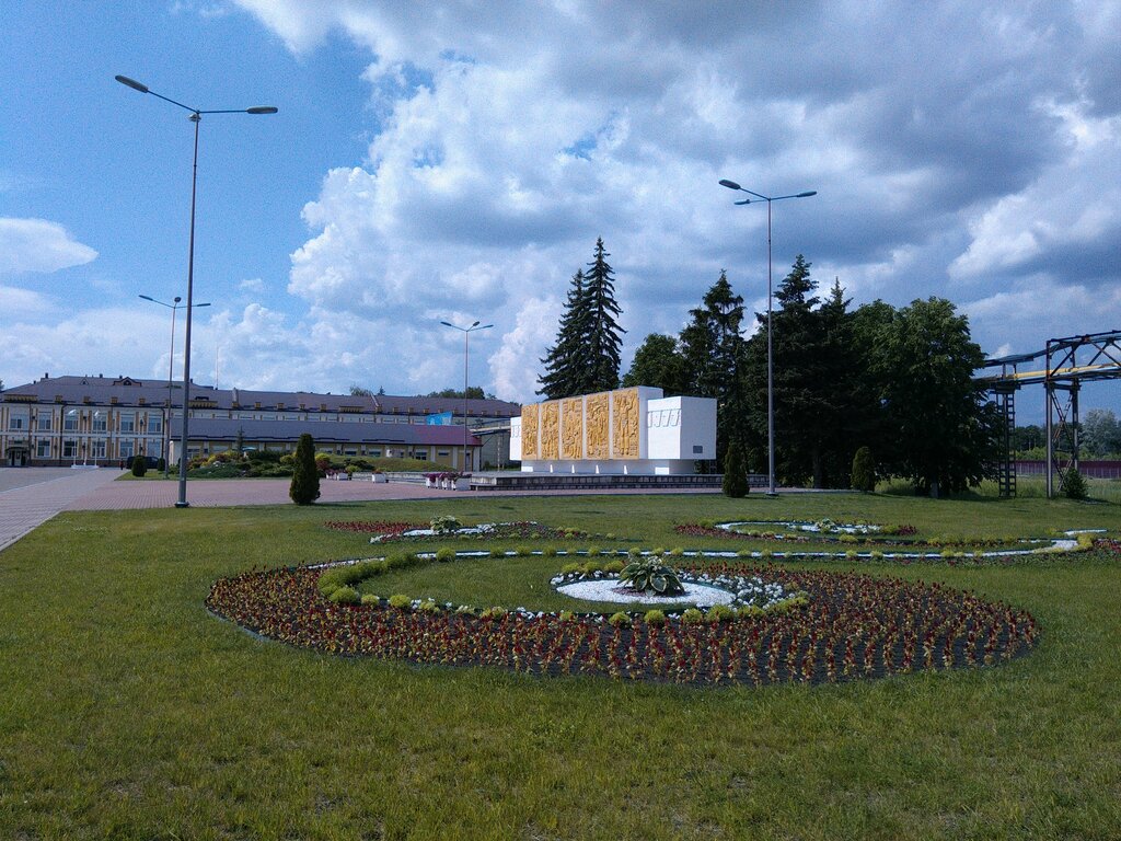 Anıt, heykel Слава рабочему классу, Briansk, foto