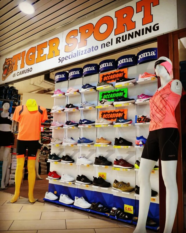 Giyim mağazası Tiger Sport Camuso, Piyemonte, foto