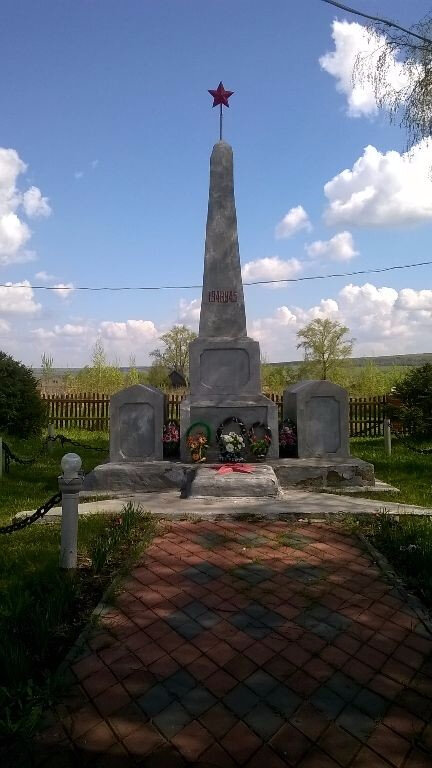 Anıt, heykel Вечная память павшим героям 1941-1945 гг., Çuvaşya, foto