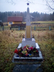 Обелиск погибшим в годы ВОВ (Kostroma Region, Chukhlomskiy rayon, derevnya Povalikhino), anıt, heykel  Kostromskaya oblastından