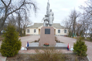 Памятник Великой Отечественной войны (Rostov Region, Oktyabrskiy rayon, Kerchikskoye selskoye poseleniye, khutor Kerchik-Savrov), anıt, heykel  Rostovskaya oblastından