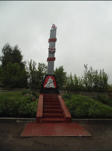 Стела посвящённая Победе в Великой Отечественной войне (Lipetsk Region, Usmanskiy rayon, Prigorodny selsovet, Lesnaya ulitsa), anıt, heykel  Lipetskaya oblastından