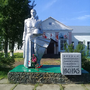 Неизвестный солдат (Orenburg Region, Oktyabrskiy rayon, Imangulovskiy selsovet, selo Imangulovo Vtoroye), anıt, heykel  Orenburgskaya oblastından