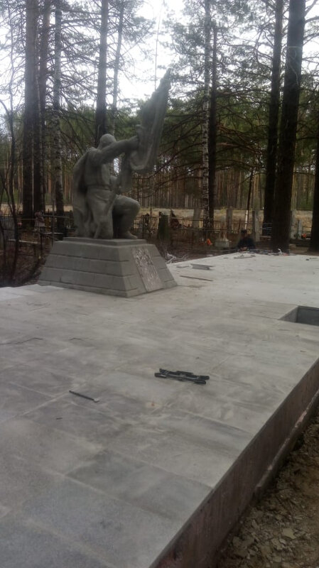 Anıt, heykel Братская могила, Tavda, foto