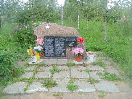 Anıt, heykel Обелиск-камень, Vologodskaya oblastı, foto