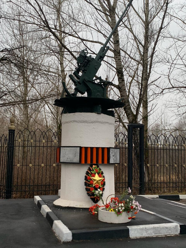 Anıt, heykel Девушкам-зенитчицам 155-й стрелковой дивизии народного ополчения, Moskova, foto