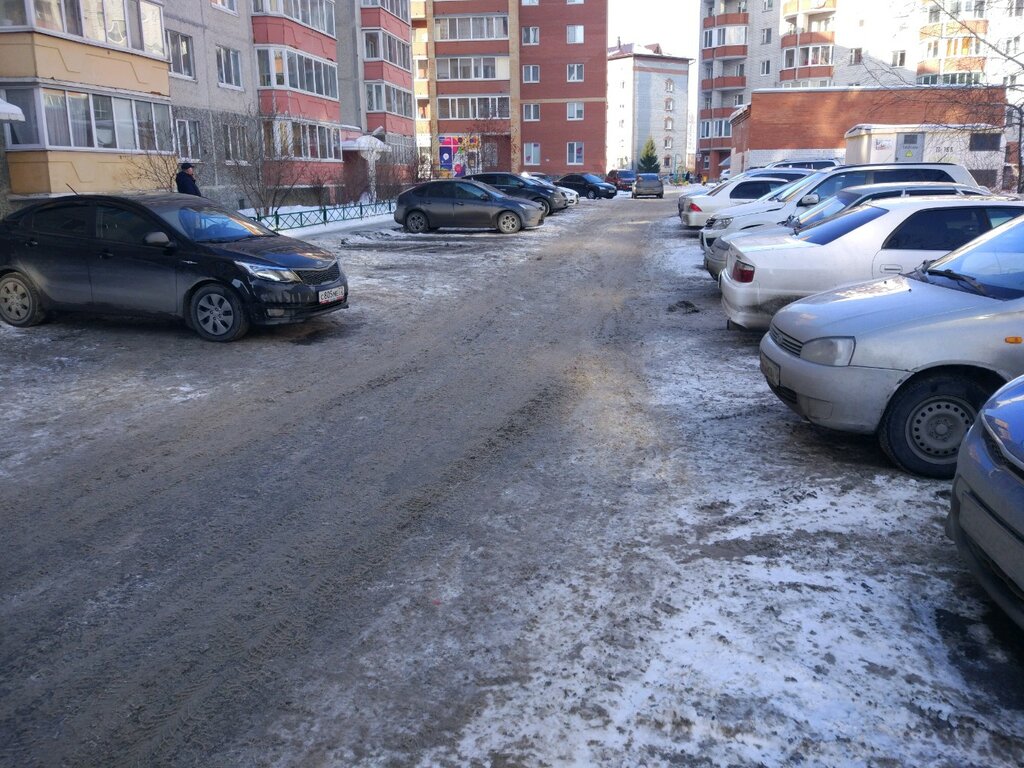 Otoparklar Parking lot, Tiumen, foto