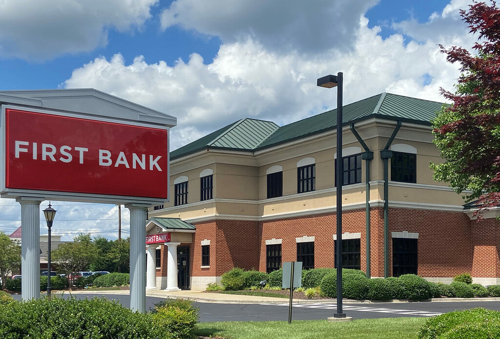 ATM'ler First Bank - Greensboro Lawndale, Nc, Kuzey Carolina Eyaleti, foto