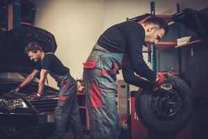 Autostop (Pieradavaja Street No:6к9), otomobil servisi  Minsk'ten