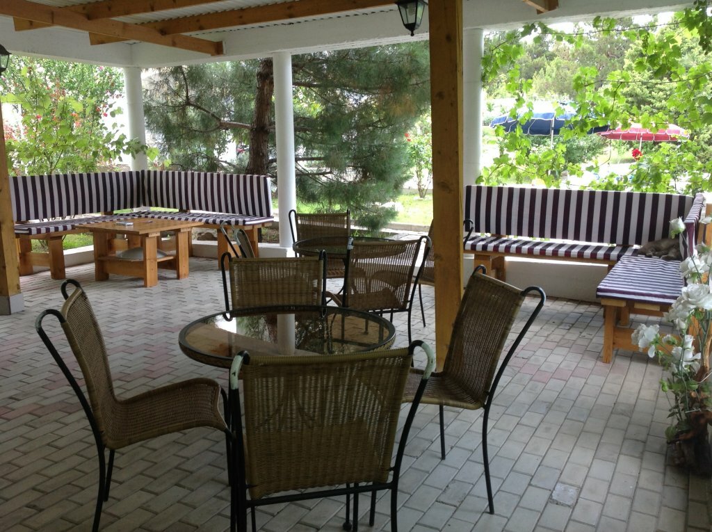 Otel U Treh Roz Guest House, Gelencik, foto
