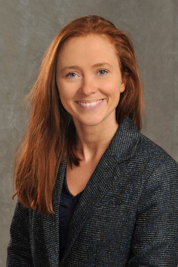 Yatırım fonu firmaları Edward Jones - Financial Advisor: Elizabeth Hartman, Kuzey Carolina Eyaleti, foto