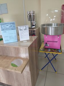 Попкорн, сахарная вата, молочные коктейли (ulitsa Leninskogo Komsomola No:4), kafe  Sosnovoborsk'tan