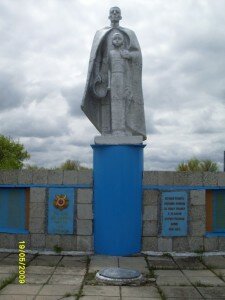 Воинам-землякам, погибшим в годы Великой Отечественной войны (Ulyanovsk Region, Nikolayevskiy rayon, Sukhotereshanskoye selskoye poseleniye, selo Kuroyedovo), anıt, heykel  Ulyanovskaya oblastından