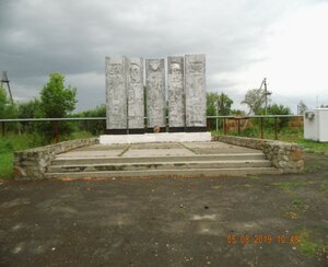 Воинам-землякам 1941-1945 гг. (Shkolnaya ulitsa No:12А, selo Yegorovka), anıt, heykel  Novosibirskaya oblastından