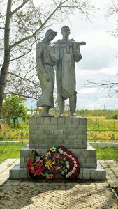 Возвращение солдата (Novosibirsk Region, Ust-Tarkskiy rayon, selo Novosilish, Tsentralnaya ulitsa), anıt, heykel  Novosibirskaya oblastından