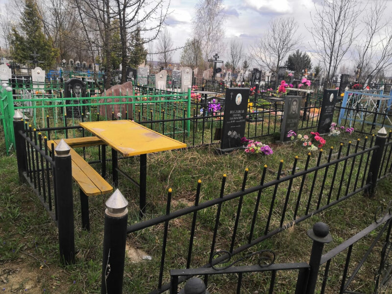 Ünlü kişilerin mezarları Младший сержант контрактной службы А.Э. Песляков, Orel, foto