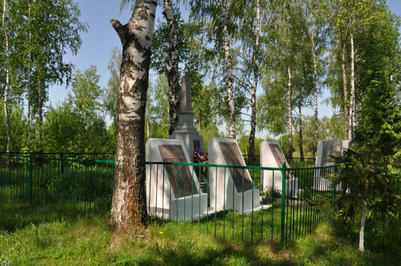 Anıt, heykel Братская могила советских воинов, Orlovskaya oblastı, foto
