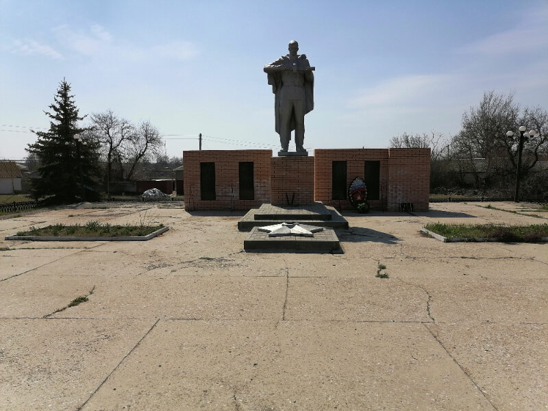 Anıt, heykel Захоронение воинов Великой Отечественной войны, Rostovskaya oblastı, foto