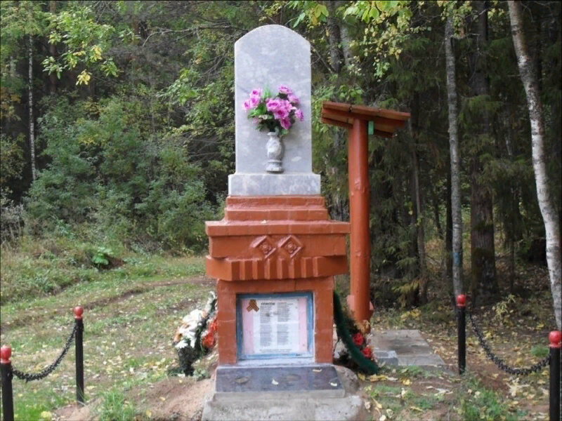 Anıt, heykel Обелиск, Kirovskaya oblastı, foto