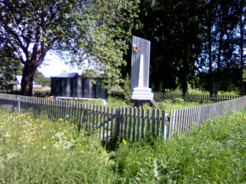 Anıt, heykel Стела погибшим в годы Великой Отечественной войны, Permski krayı, foto