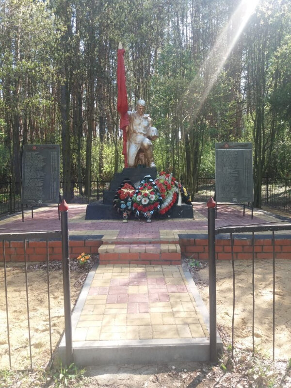 Anıt, heykel Братская могила, Lipetskaya oblastı, foto