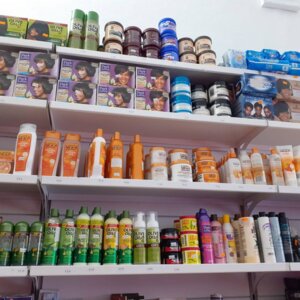 Parrucchiere Afro Shop (Liguria, Savona, Via Verzellino), kuaförler  Savona'dan