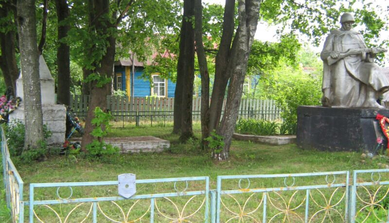 Anıt, heykel Братская могила, Mogiliovskaya oblastı, foto