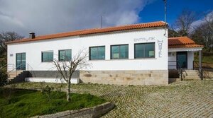 Hostel EntryFik (Santarém, Chamusca, Rua Vale da Vinha, 5), otel  Guarda'dan