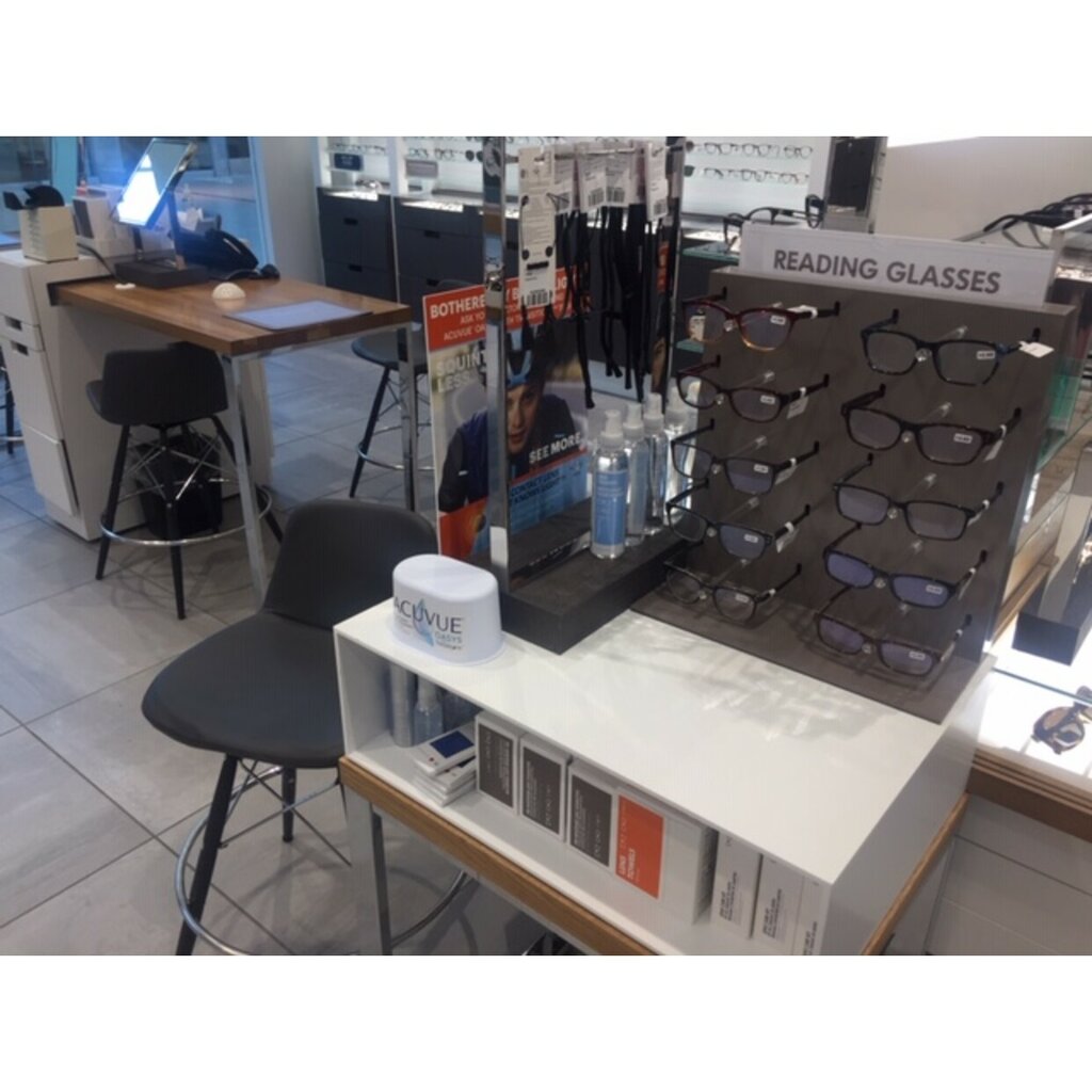 Giyim mağazası LensCrafters, Calgary, foto