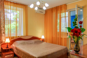 Guest House on Suvorovskyy Spusk (Суворовский спуск No:9, Симферополь), otel  Simferopol'dan (Akmescit'ten)