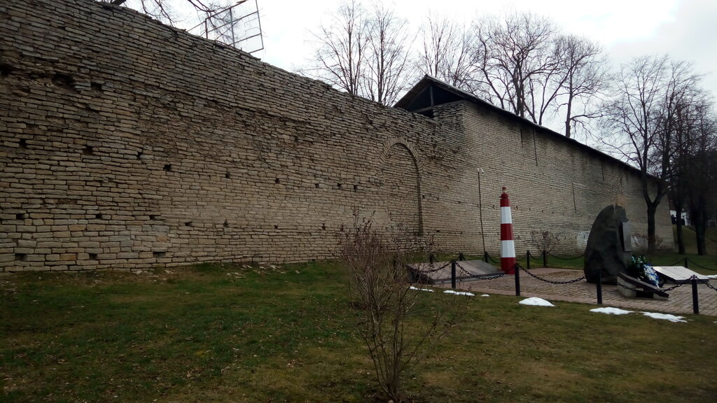 Turistik yerler Стена Окольного города, Pskov, foto