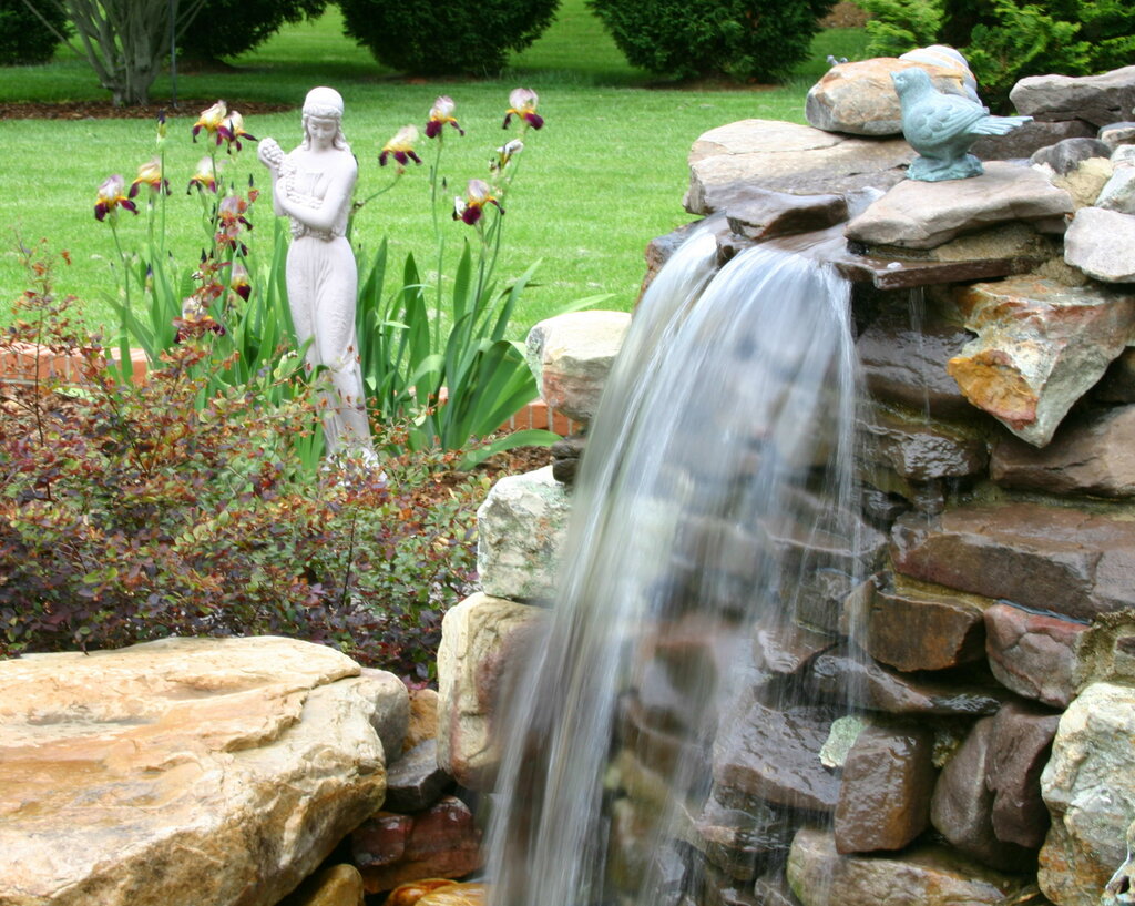 Bahçe ekipmanları ve teknolojileri Mint Landscaping, Kuzey Carolina Eyaleti, foto